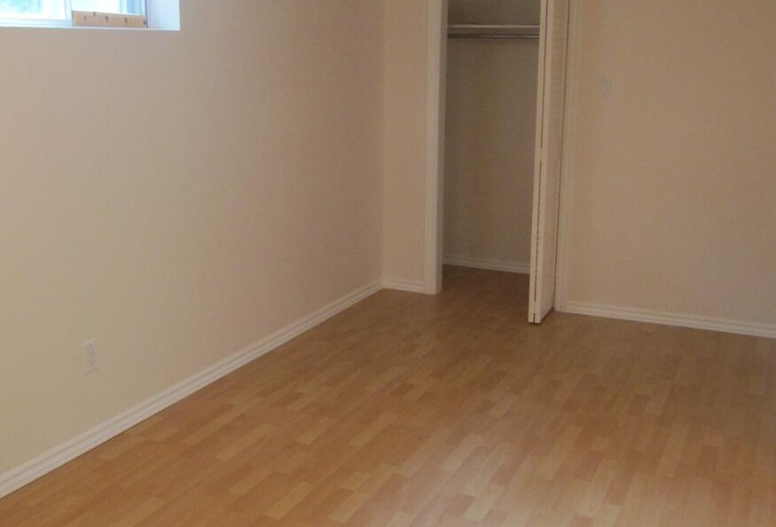 Unfurnished 2 bedroom house close to medical school/CHEO/General ...