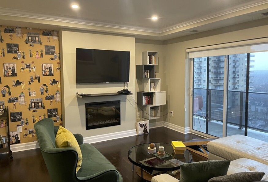 Furnished Luxury condo 2BR+den fully furnished downtown london near ...